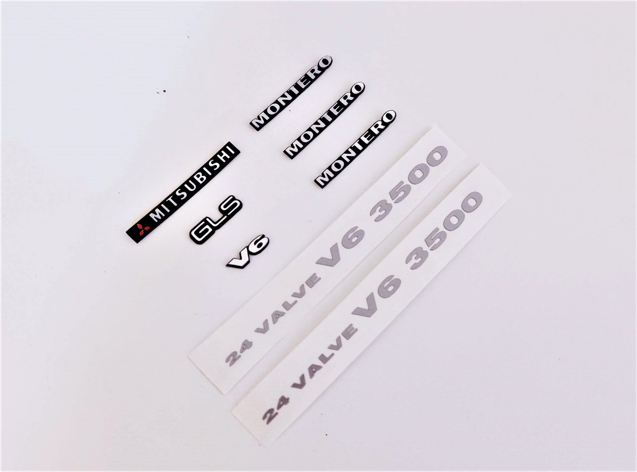 1:10 Scale Mitsubishi Montero Emblem Set 3500 V6 - Scale Custom